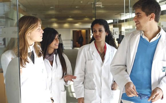 Los médicos residentes, ¿abocados a actuar como “profesores”? | ConSalud